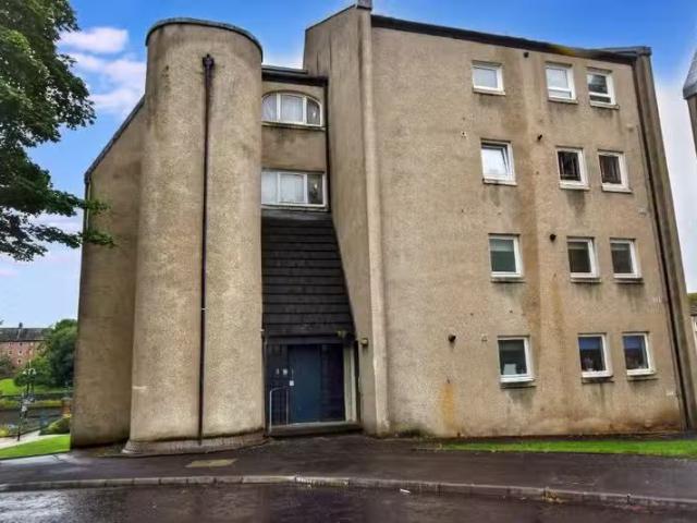 2 bedroom flat for rent in Strathayr Place, Ayr, South Ayrshir.