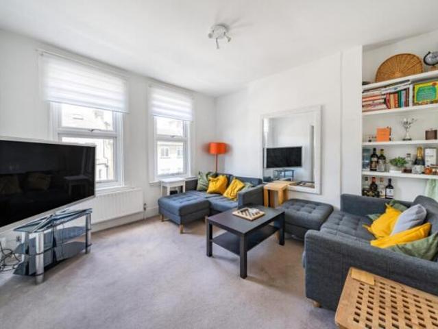 2 bedroom flat for rent in Strathblaine Road, London, SW11