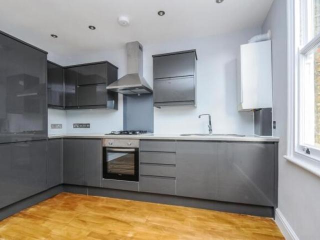2 bedroom flat for rent in Strathleven Road, London, SW2