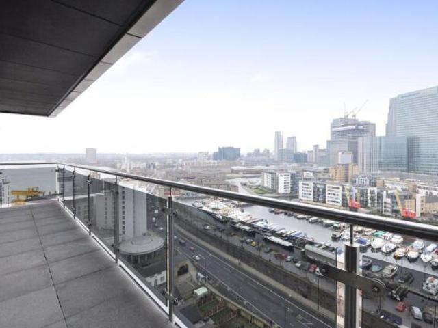 2 bedroom flat for rent in Streamlight Tower, Canary Wharf, London, E14