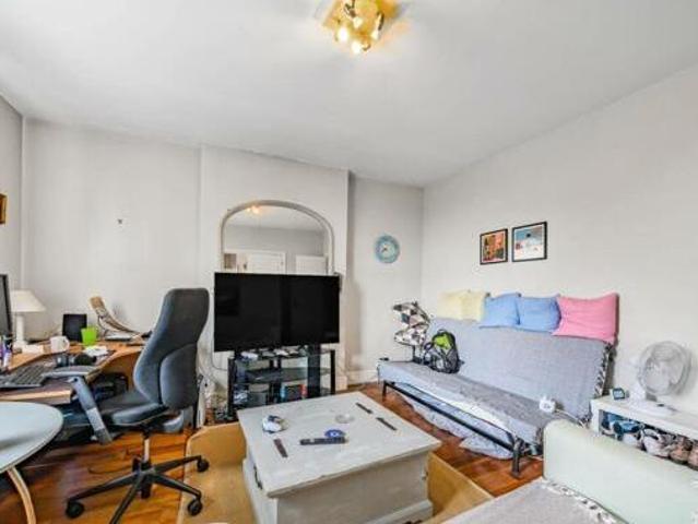 2 Bedroom Flat For Rent In Streatham Common, London