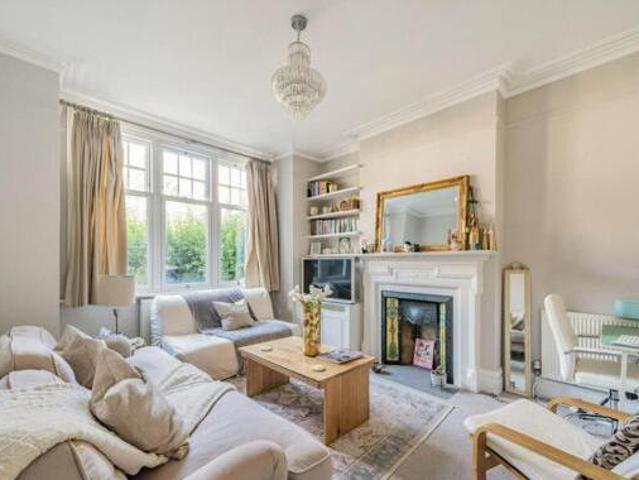2 Bedroom Flat For Rent In Streatham Common, London