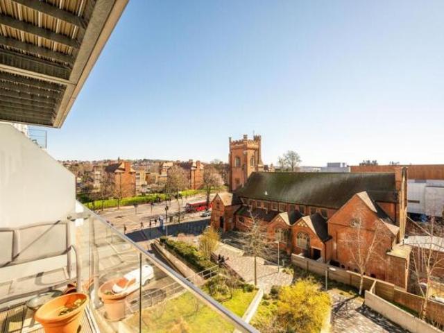 2 bedroom flat for rent in Streatham High Road, Streatham Common, London, SW16