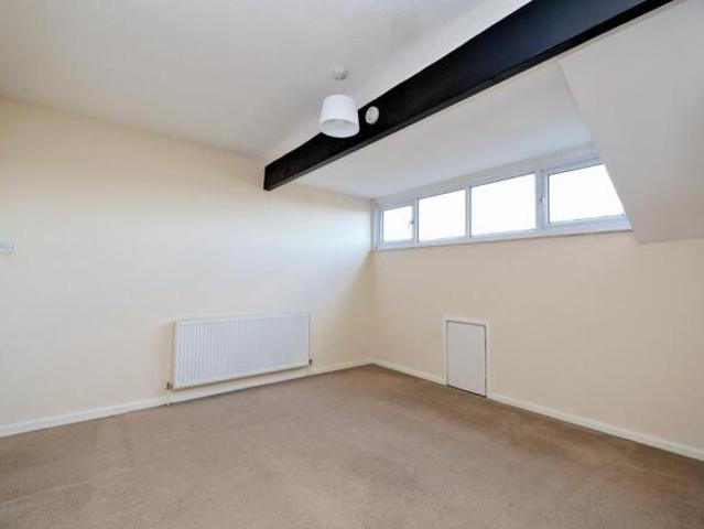 2 bedroom flat for rent in Street Lane, Roundhay, Leeds, LS8 2AL, LS8