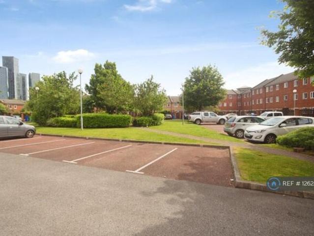 2 bedroom flat for rent in Stretford Road, Manchester, M15