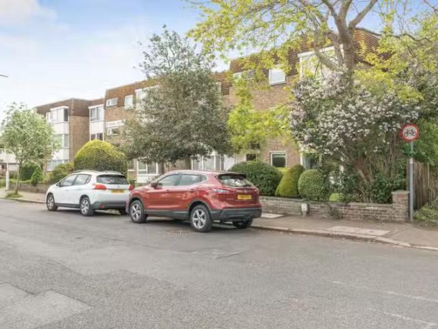 2 bedroom flat for rent in Strone Court, Wallace Ave, Worthing.