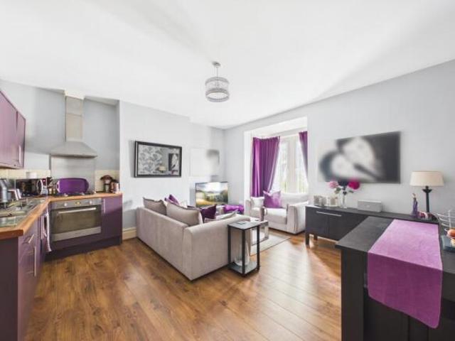 2 bedroom flat for rent in Stubbington Avenue, Portsmouth, PO2