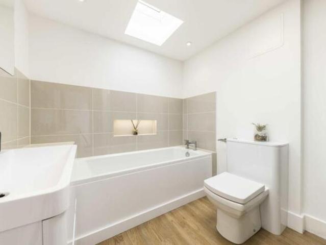 2 bedroom flat for rent in Studley Grange Road, Hanwell, W7
