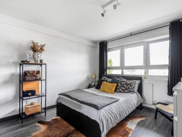 2 bedroom flat for rent in Studley Road, London, SW4