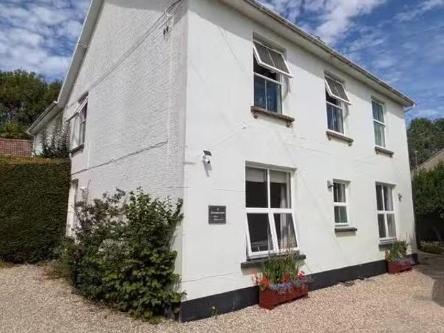 2 bedroom flat for rent in Summerlands off Preston Road, BA21