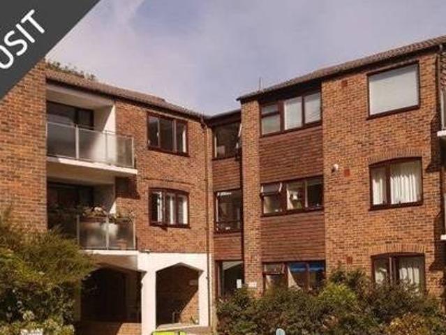 2 bedroom flat for rent in Summersdale PO19