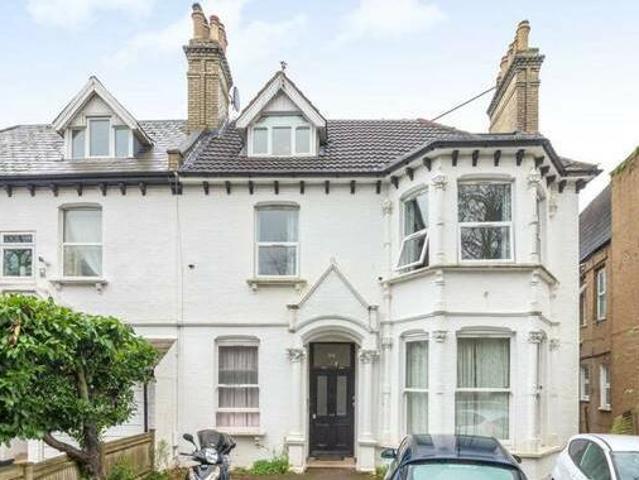 2 bedroom flat for rent in Sunningfields Road Hendon London NW4