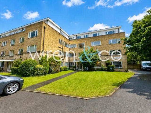 2 bedroom flat for rent in Sunningfields Road, NW4