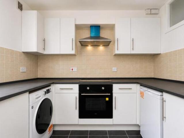 2 bedroom flat for rent in Sunninghill Court, Acton, W3 8BB, W3