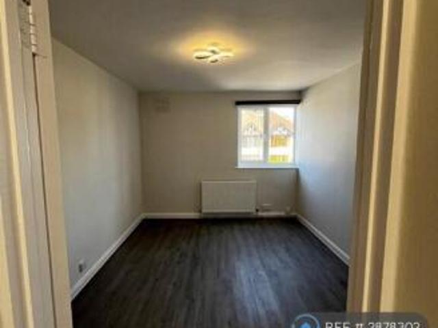 2 bedroom flat for rent in Sunny Gardens Road, London, NW4