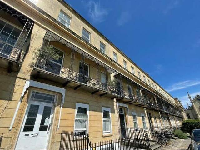 2 bedroom flat for rent in Suffolk Square Cheltenham GL50