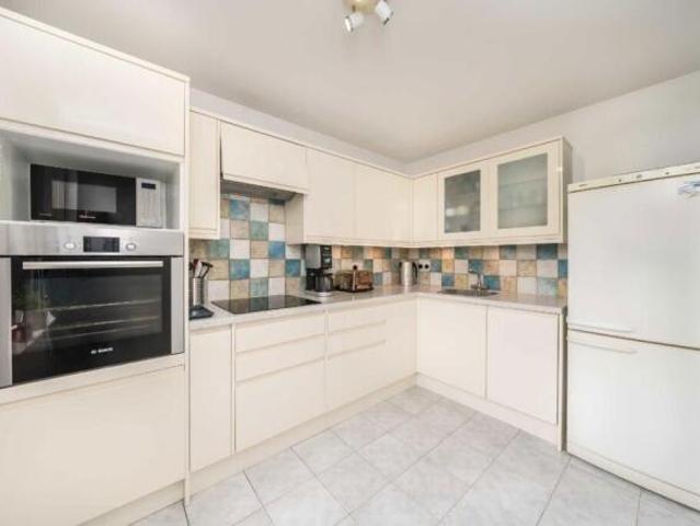 2 bedroom flat for rent in Sullivan Close, Battersea, SW11