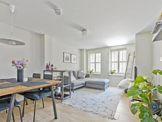 2 Bedroom Flat For Rent In Surbiton