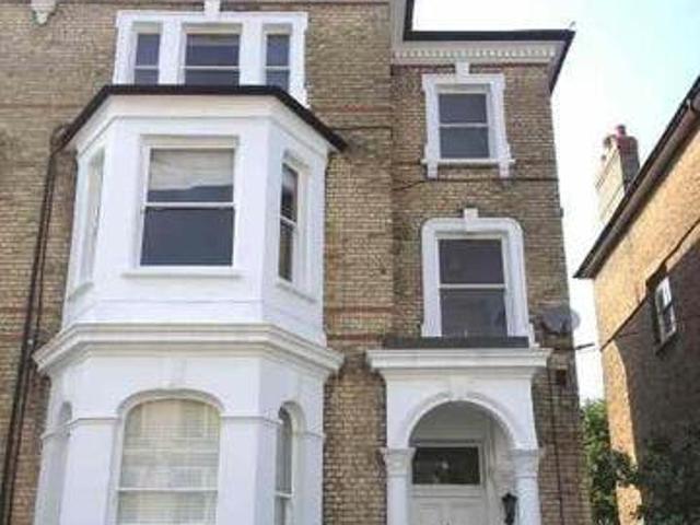 2 Bedroom Flat For Rent In Surbiton, London