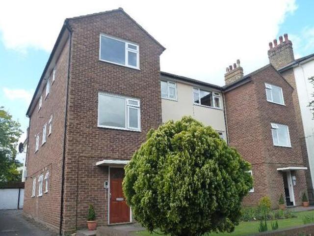 2 Bedroom Flat For Rent In Surbiton, Surrey