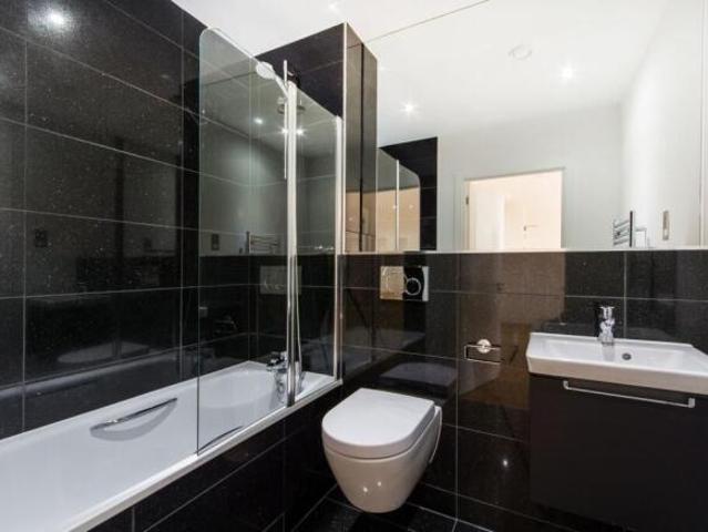2 bedroom flat for rent in Sutton Court Road, Sutton, SM1