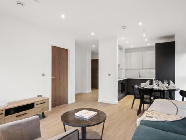 2 bedroom flat for rent in Sutton Court Road, Sutton, SM1