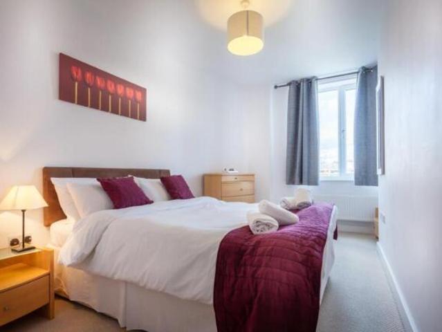 2 bedroom flat for rent in Sutton Court Road, Sutton, Surrey, SM1