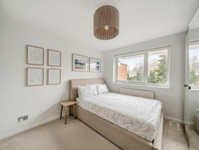 2 bedroom flat for rent in Sutton Close, Beckenham, BR3