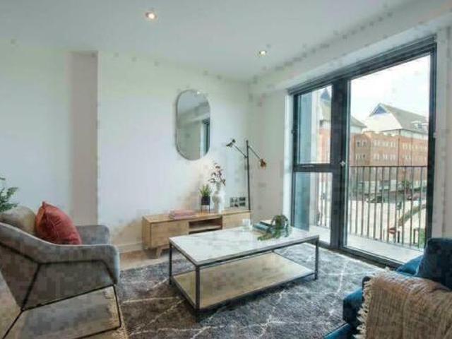 2 Bedroom Flat For Rent In Sutton, Surrey