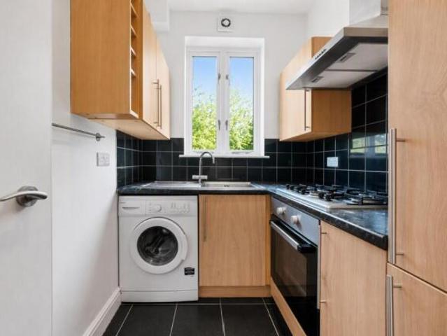 2 bedroom flat for rent in Sutton Road London N10
