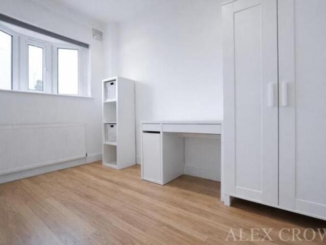 2 bedroom flat for rent in Sutton Road, Muswell Hill, N10