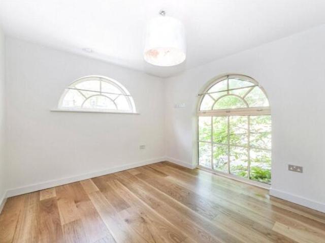 2 bedroom flat for rent in Synergy House, 4 Lindley Place, TW9