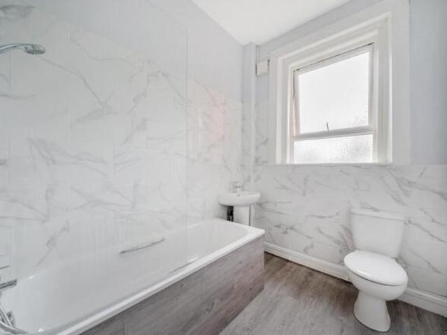 2 bedroom flat for rent in Sylvan Road, London, SE19