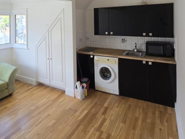 2 bedroom flat Golders Geeen