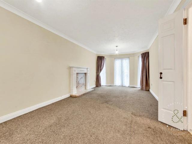 2 Bedroom Flat Ground Floor