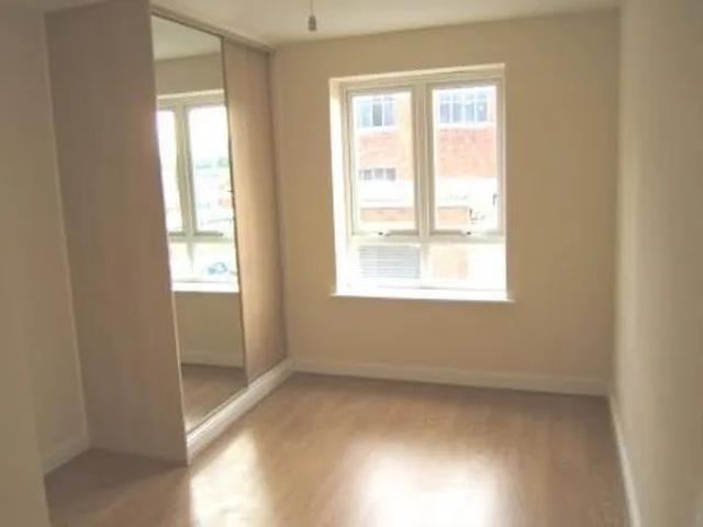 2 Bedroom Flat | High Street | Available 1st August