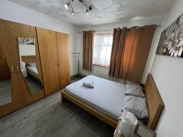 2 Bedroom Flat Ilford Asap