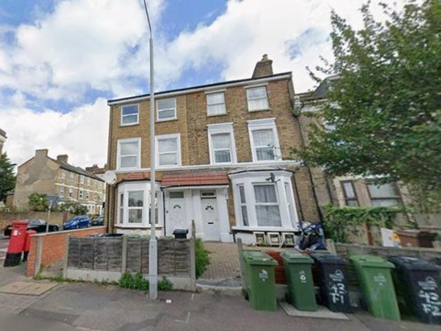 2 bedroom flat in 5 mins from Leyton station E11