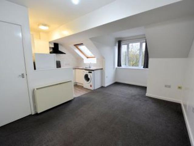 2 bedroom Flat in 123 Hawksworth Rd, Leeds