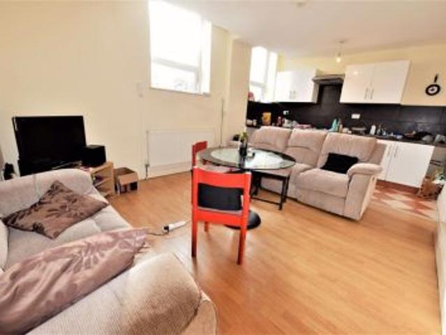 2 bedroom Flat in 14 Raglan Rd, Leeds