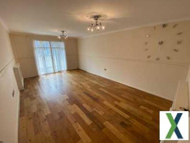 2 bedroom flat in 2 Bedroom Flat Academia Way White Hart Lane N17