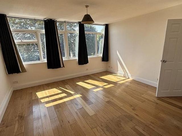 2 bedroom flat in Thornton Heath