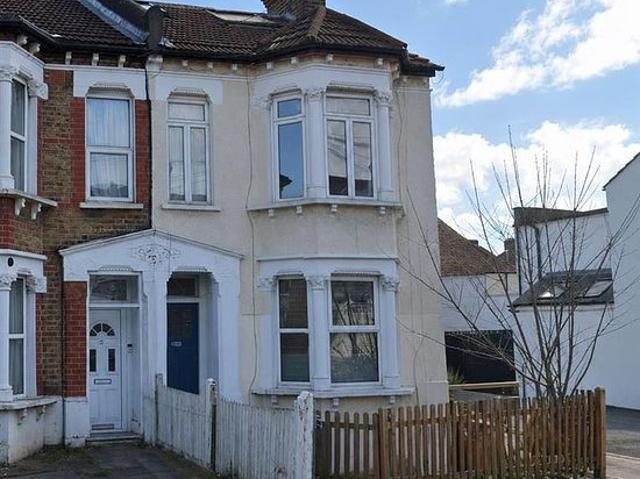 2 bedroom flat in Thornton Heath