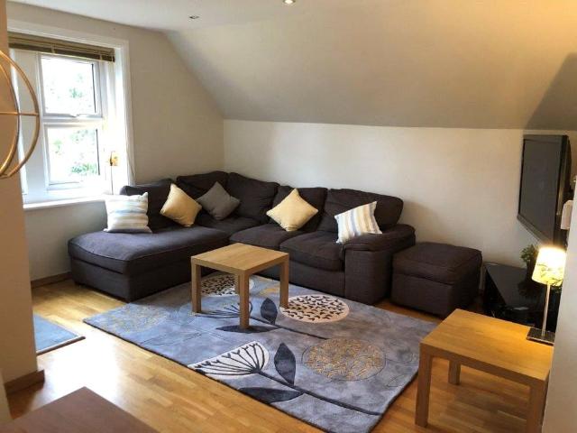 2 bedroom Flat in The Avenue, Crowthorne