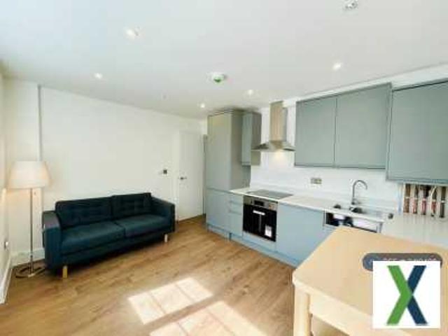 2 bedroom flat in Wandsworth Road, London, SW8 2 bed #2410408