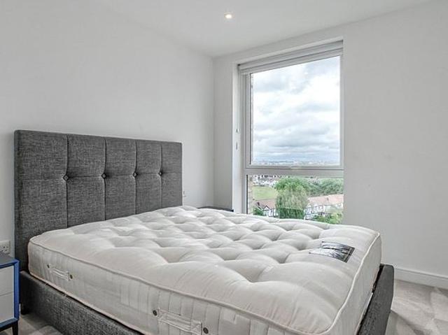2 bedroom flat in Wembley