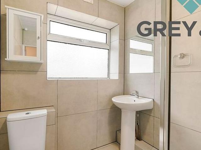 2 bedroom flat in Wembley