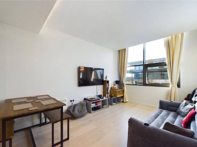 2 bedroom Flat in Wokingham Road, Bracknell