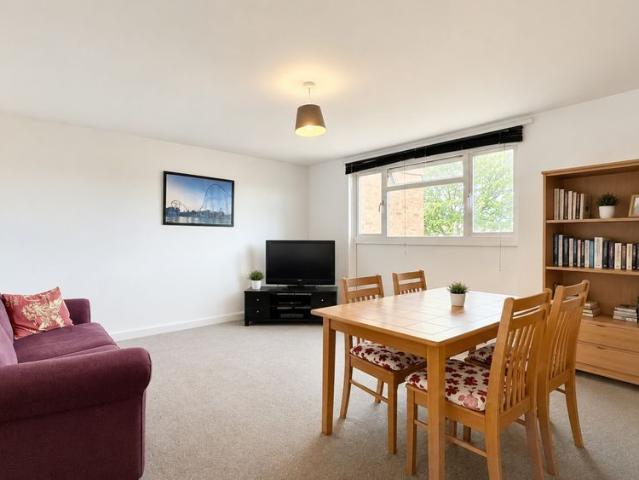 2 bedroom Flat in Wordsworth, Bracknell