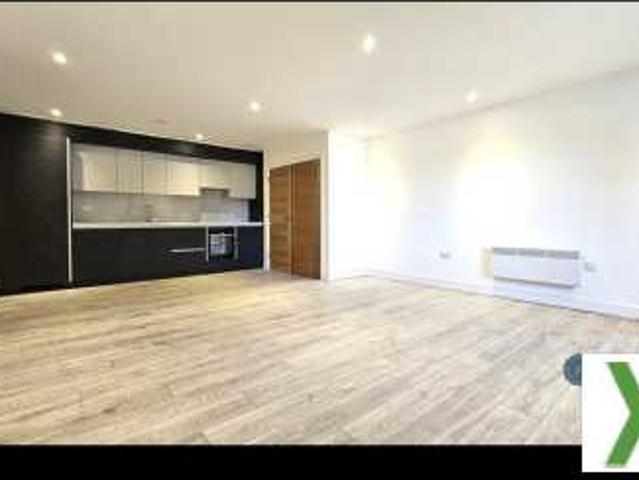 2 bedroom flat in Wray Park Road, Reigate, RH2 2 bed #2409219